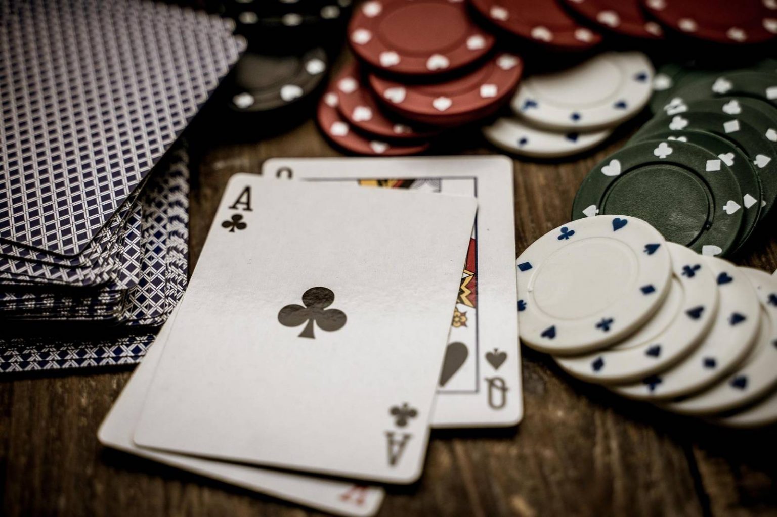 Courchevel Poker: The Fun Poker Variant with Four Hole Cards
